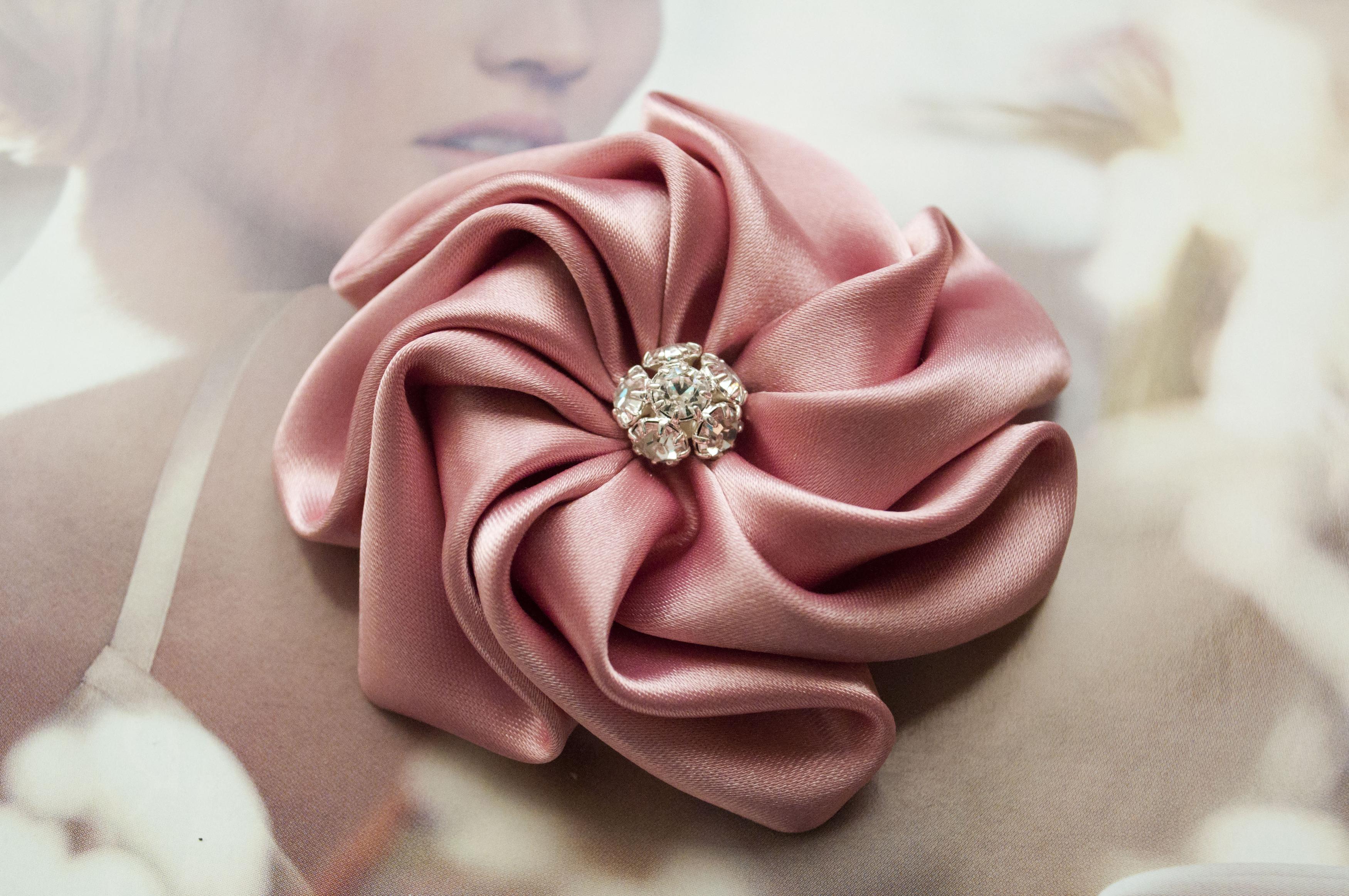 Pink Brooch, Barrette, Woman Brooch, Pink Flower, Crystals. on Luulla