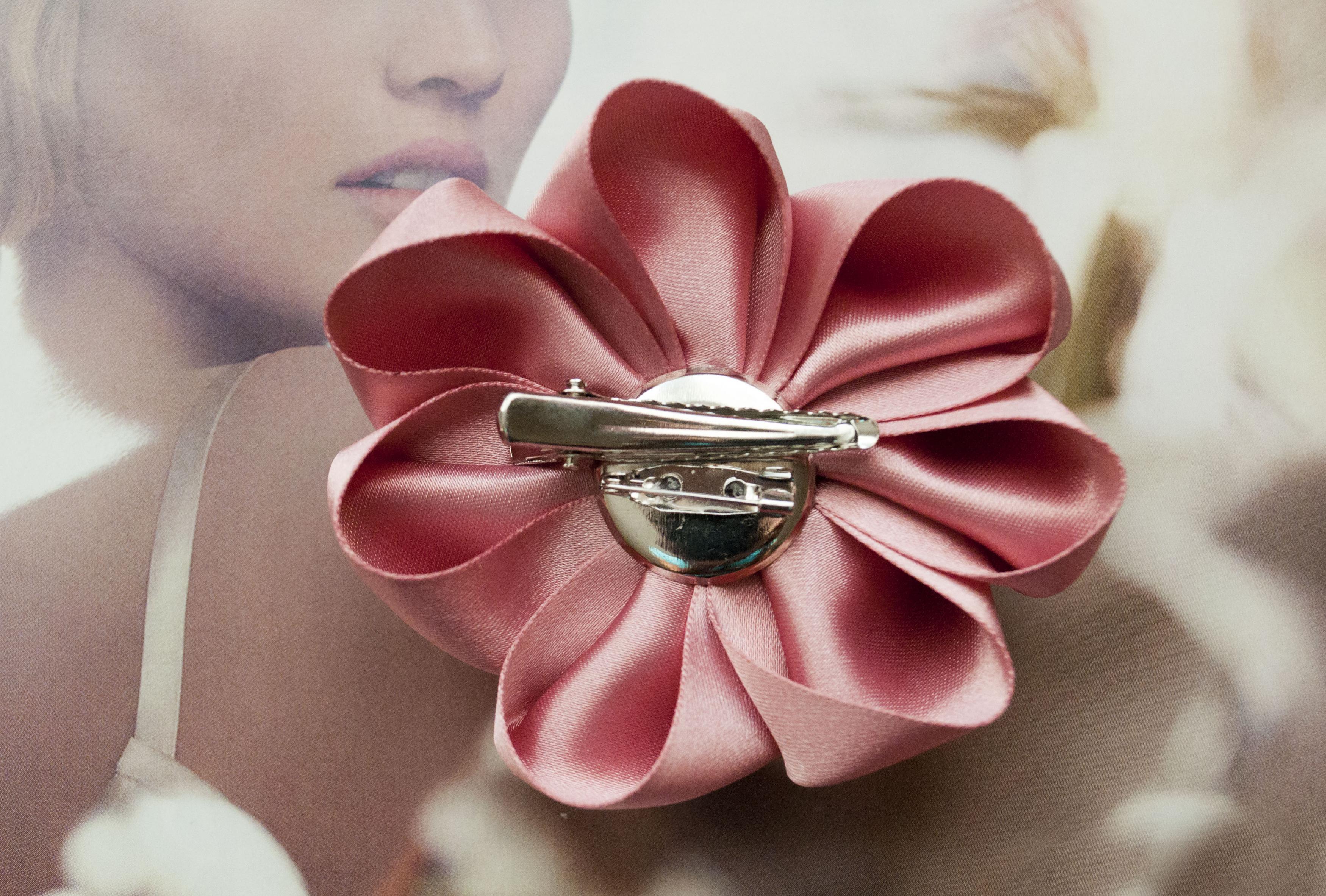 Pink Brooch, Barrette, Woman Brooch, Pink Flower, Crystals. on Luulla